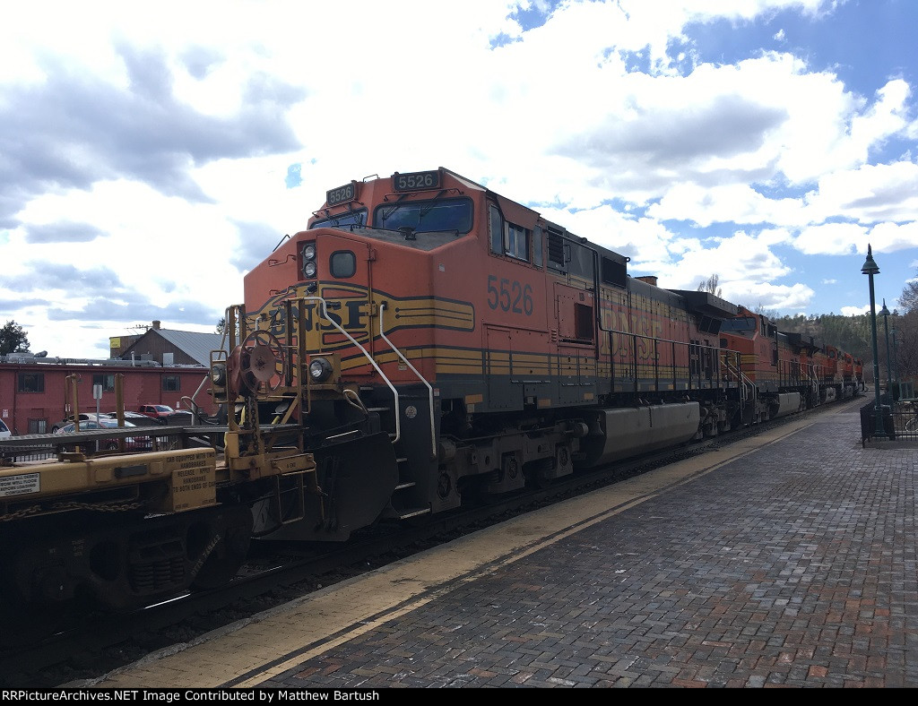 BNSF 5526